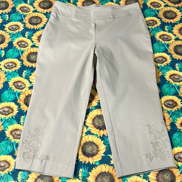 Dana Buchman | Pants & Jumpsuits | Dana Buchman Straight Tan Capri ...